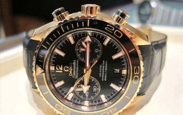 Montre OMEGA Seamaster Planet Ocean Ceragold